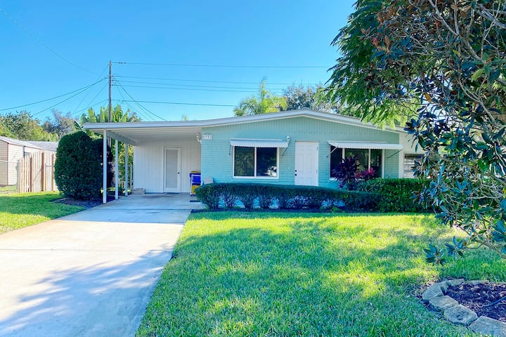 Cute Jensen Beach Cottage - Jensen Beach, FL