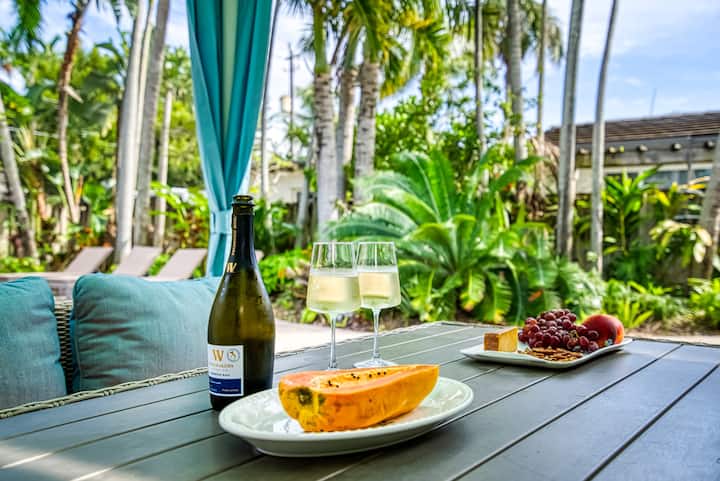 Chic Getaway Heated Pool & Short Walk To Beach - Hollywood, FL