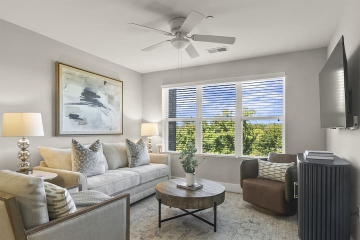 The Leigh Beautiful Riverfront Condo With Pool & G - Tuscaloosa, AL