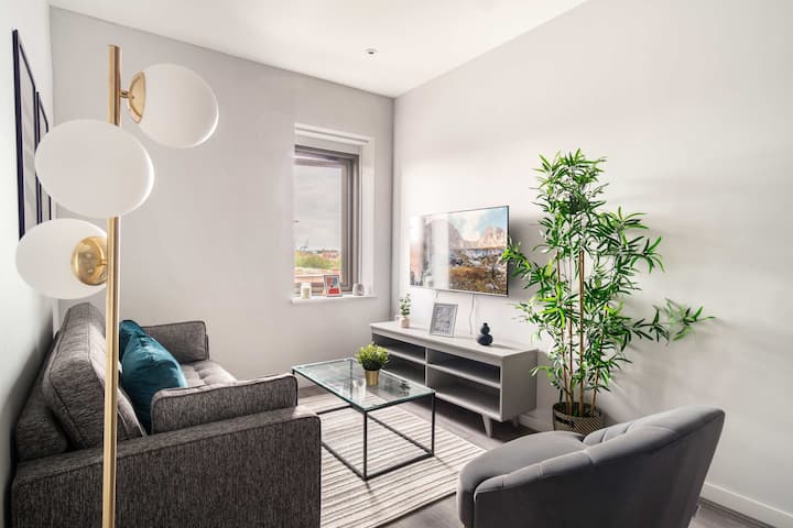 Stylish 2 Bed Apartment In Waterloo, Liverpool - Formby