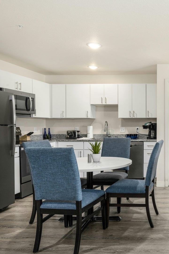 Pet-friendly, Apartment-style 3-bedroom Suite - Maple Grove, MN