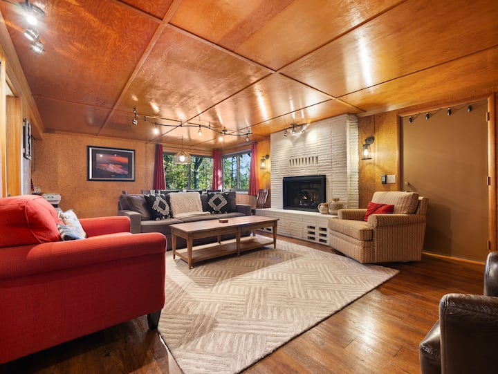 Government Camp, Cozy Cabin, Ski Inn Location - Mount Hood, OR