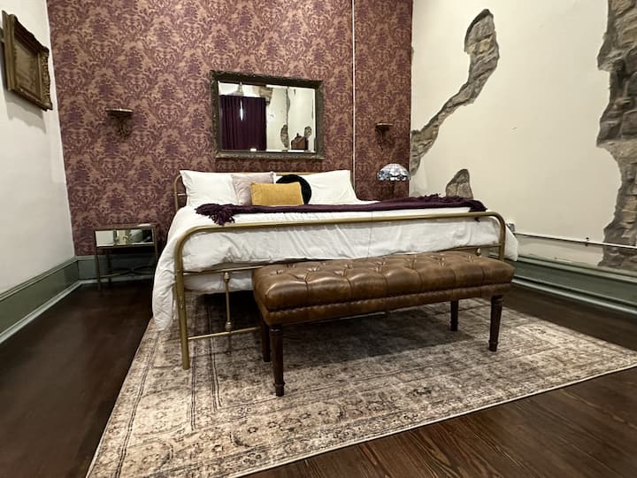 The Bill Doolin - A Woody Guthrie Inspired Inn - Castle, OK