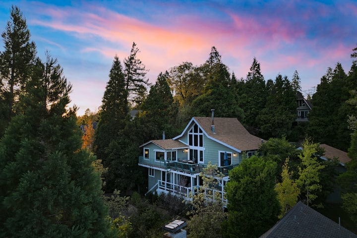 Lakeview Ridge By Avantstay | Fire Pit + Game Room - Lake Arrowhead, CA