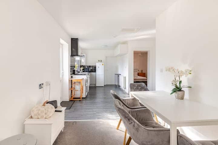 Spacious Riverside View Bungalow - Oxford