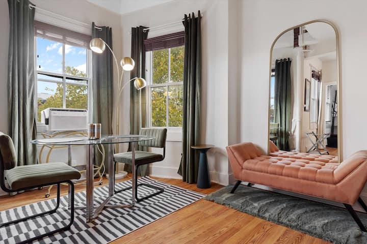 Chic 1-br Loft Nestled Between Dupont & Logan - Washington, D.C.