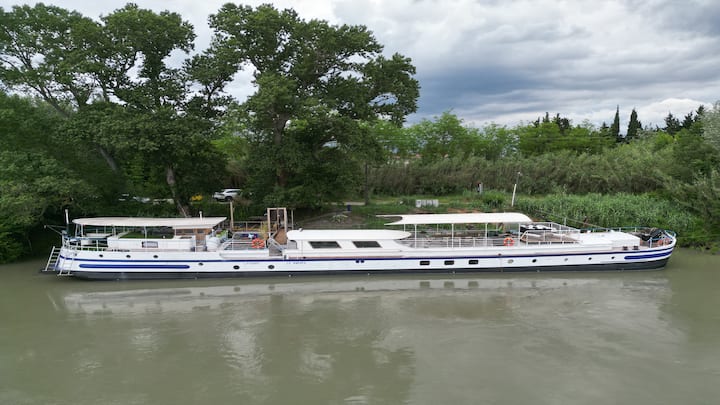 Péniche Le Makara – Gîte De Charme & Bien-être - Avignon