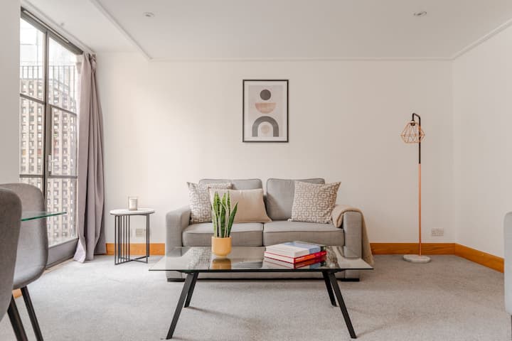 Spacious 2-bedroom Flat In London's Holborn - London