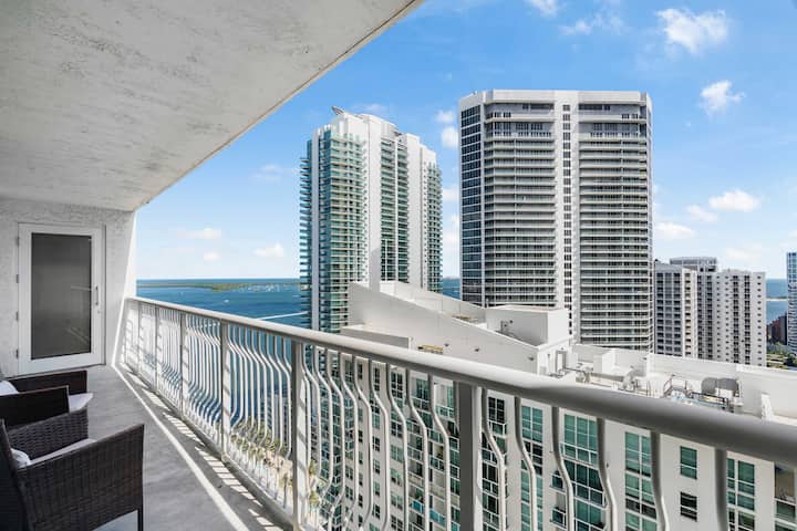 High-rise Escape With Views - Key Biscayne, FL