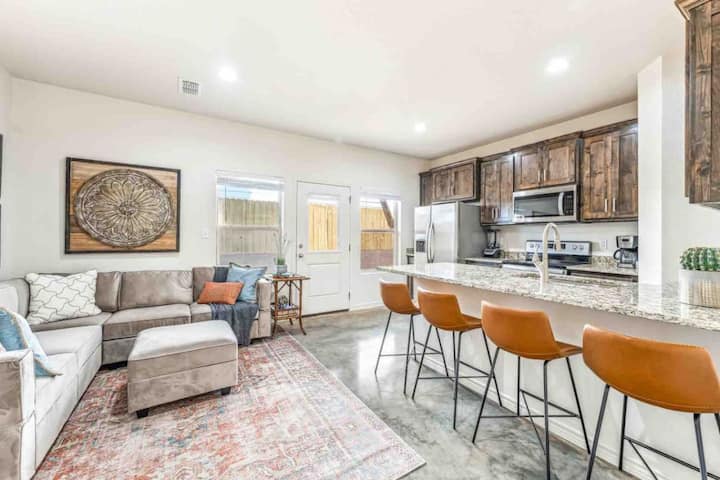 New Townhome-walk To Tarleton-2 King Beds - Stephenville, TX