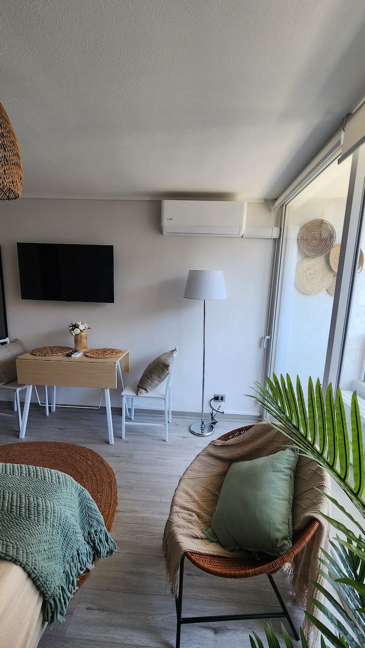 Hom | Moderno Studio 2pax Con Terraza En Santiago - Santiago (Chile)