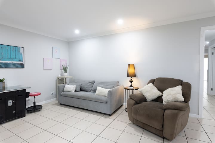 Spacious 2br Apartment | Airport & Gateway - Brisbane