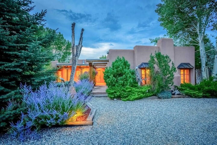 Upscale Adobe Home, Privacy, Mtn Views, Hot Tub - Taos Ski Valley, NM