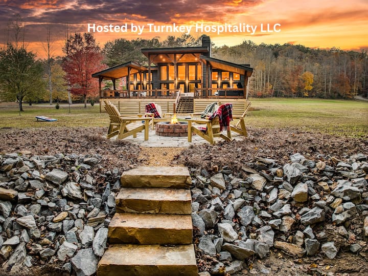 Holiday Creekside Escape • Luxe, Modern & Secluded - Mineral Bluff, GA