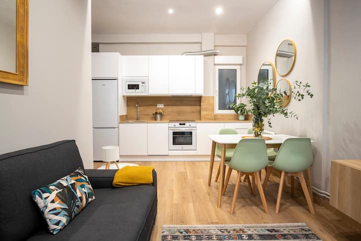 Island · By Wehomes · Space And Comfort Center - Santander