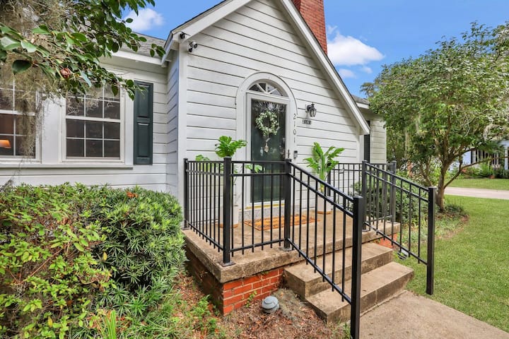 Charming 4-bedroom Home, Walk To Downtown Beaufort - Beaufort, SC