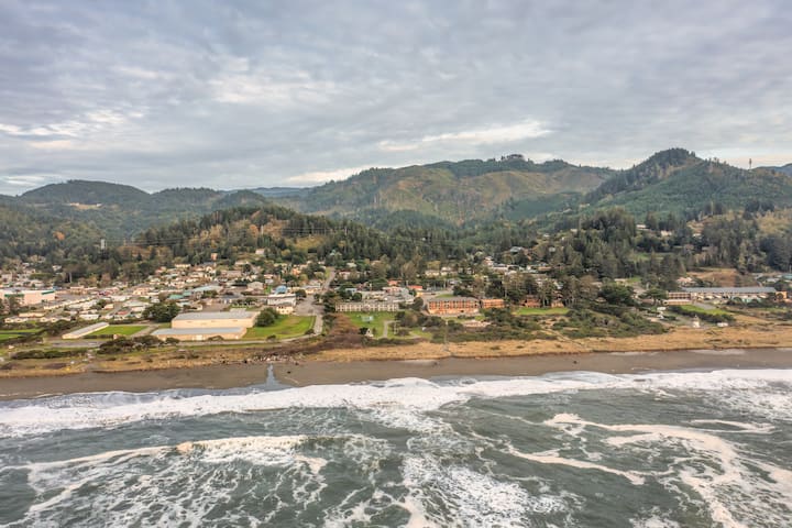 Gold Beach Getaway - 2 Bedroom Resort Apartment - Gold Beach, OR