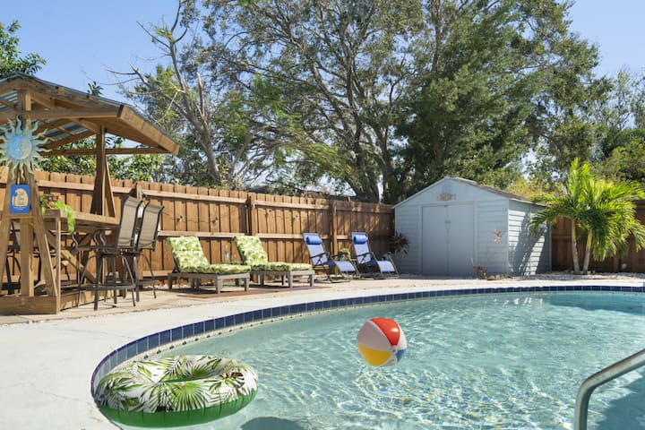 Del Boca Vista | Pool, Screened Porch, 5 To Beach - Largo, FL