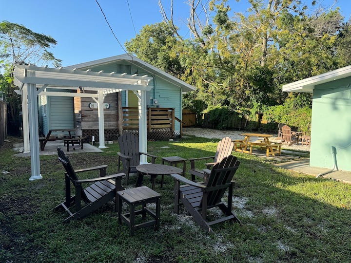 The Bunglow In Clearwater - 30 Day Minimum Stay - Clearwater, FL