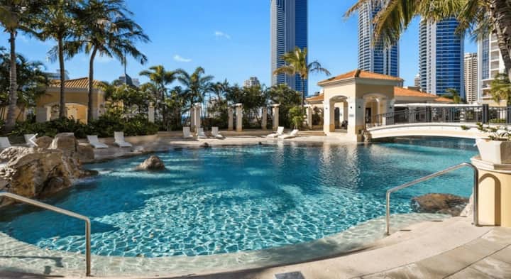 Spacious 2 Bedroom Haven - Coasthm - Surfers Paradise