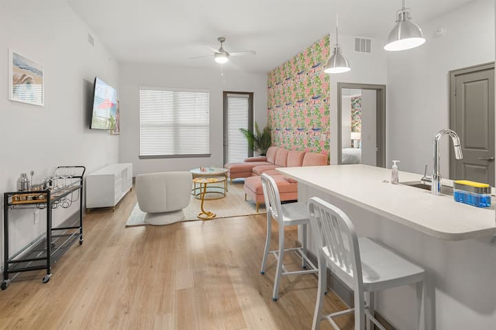 Beachy Escape: 2br/2ba W./ Pool, Gym, And Theater - Vineyards, FL