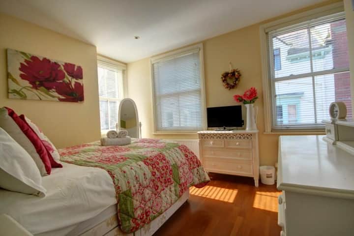 Cottage-shared Bathroom-basic-street View-double-0 - Robin Hood's Bay