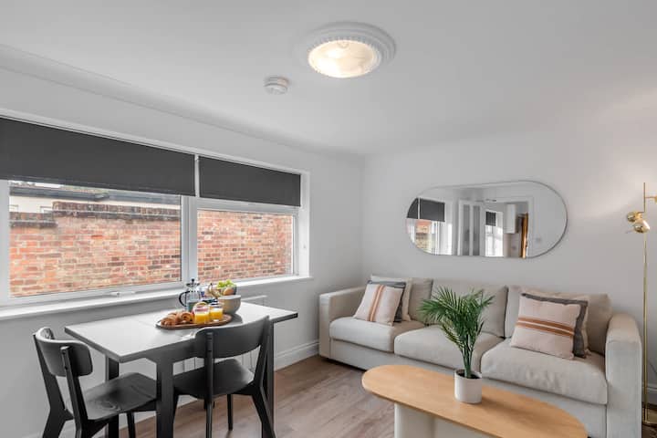 Seven Space | Cozy 1 Bedroom House With Parking - Norwich