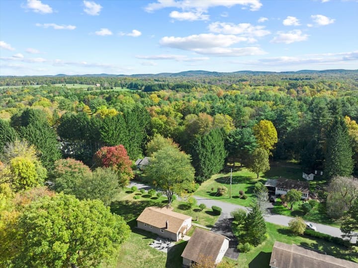 Home With Hot Tub, Game Room, And Fire Pit - New Paltz, NY