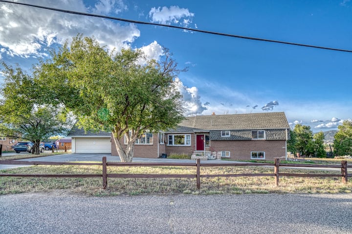 Dog Friendly • Fenced In Yard • Mountain Views! - Salida, CO