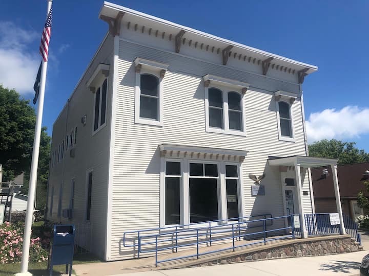 Downtown Northport Apartment Above The Post Office - Leelanau State Park, Northport