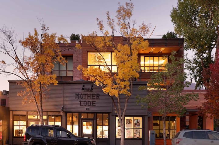 Timeless Retreat | Rooftop Lounge With Spa & Views - Aspen