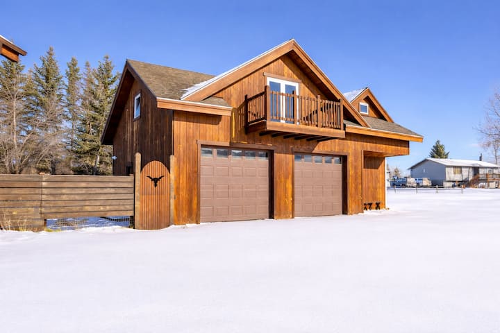 Mountain View Chalet Between Bozeman & Big Sky - Gallatin Gateway, MT