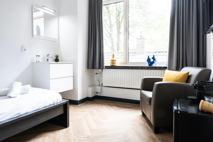 Chambre Basique Avec Cuisine Et Accès Wi-fi - Tilburg
