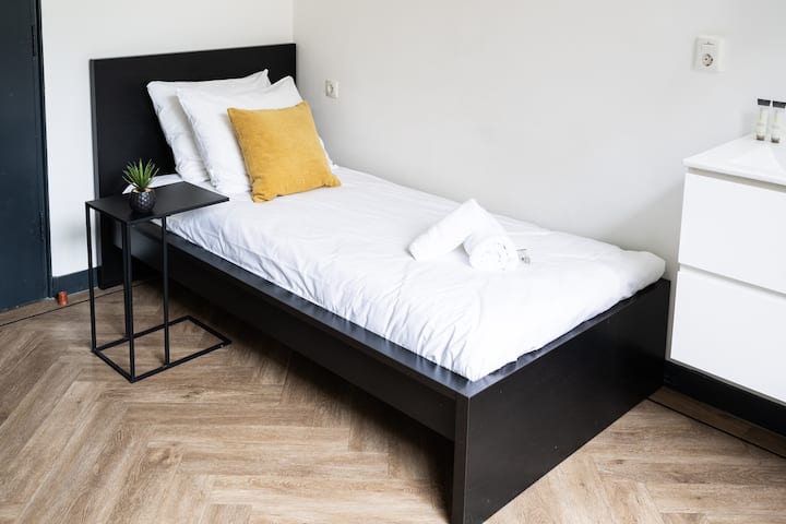 Basic Room With Kitchen And Wifi Acces - Tilburg