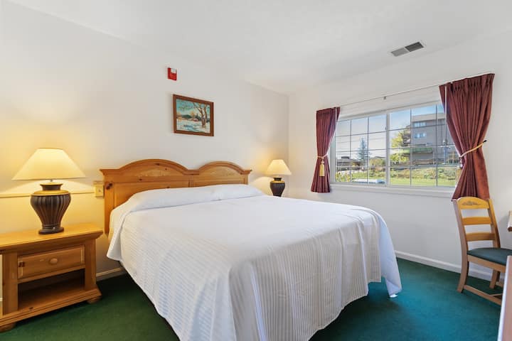 New! 1st Floor Front Side Suite - 104 - Nashville, IN