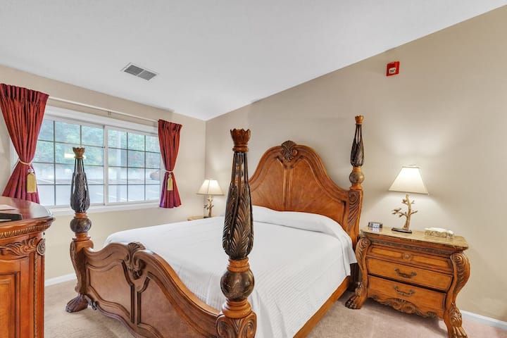 3rd Floor Back Side Corner Penthouse Suite - 308 - Nashville, IN