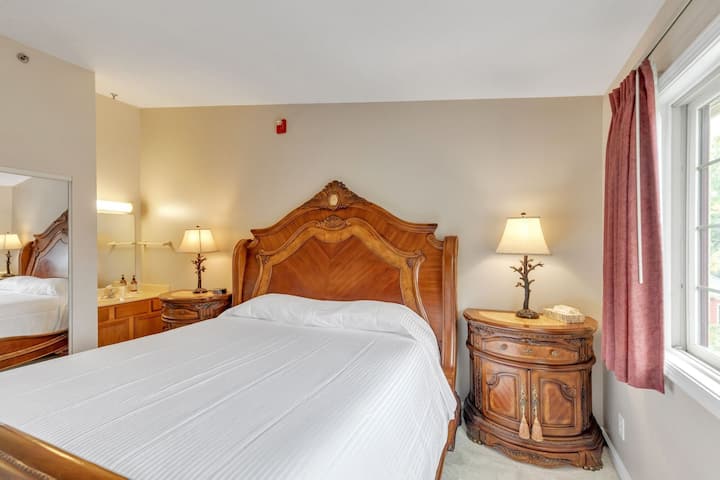 3rd Floor Front Side Penthouse Suite - 302 - Nashville, IN