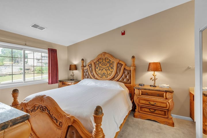 3rd Floor Front Side Corner Penthouse Suite - 301 - Nashville, IN