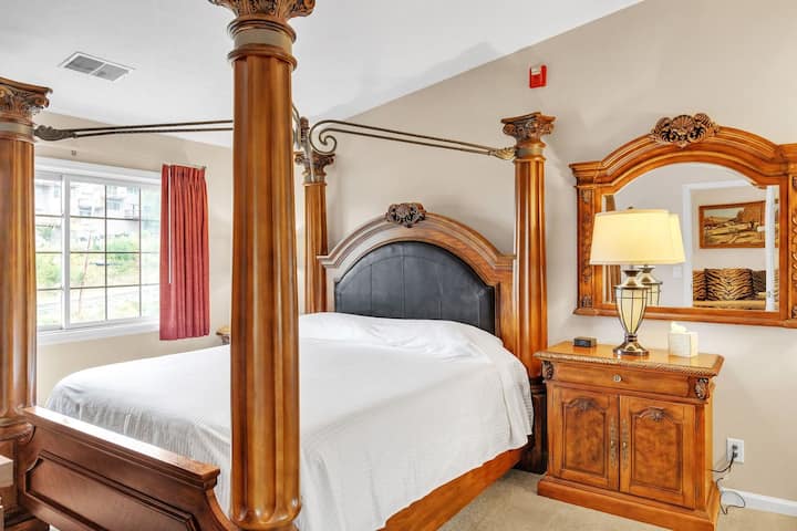 3rd Floor Front Side Penthouse Suite - 303 - Nashville, IN