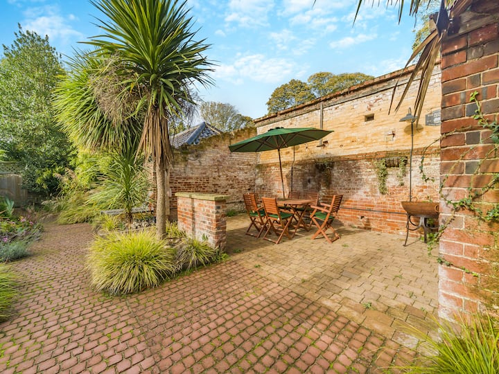 Blofield Cottage - Uk48095 - Wroxham