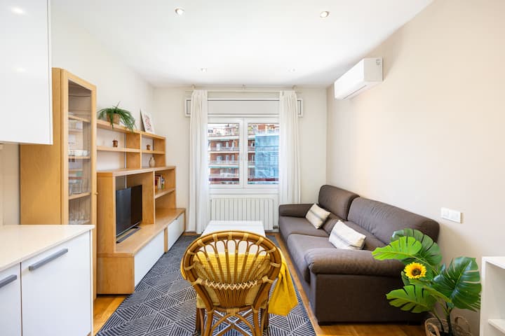 Awesome Apartment Near To Camp Nou - L'Hospitalet de Llobregat