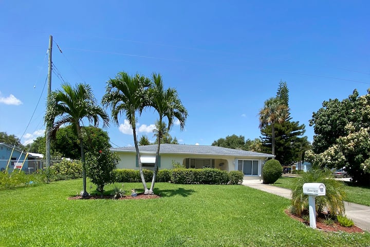 Comfy & Cozy Retreat - Jensen Beach, FL
