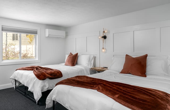 Lincoln Boutique Motel- Lower Room #5 - Ellicottville, NY