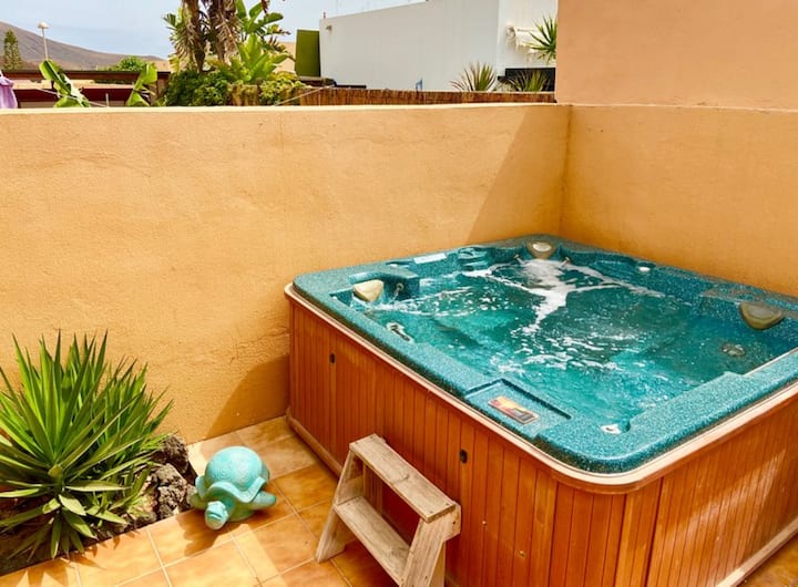 Delightful Holiday Villa With Pool And Hot Tub - Fuerteventura