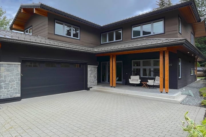 Executive Home, Nicholas North Golf Course And - Whistler