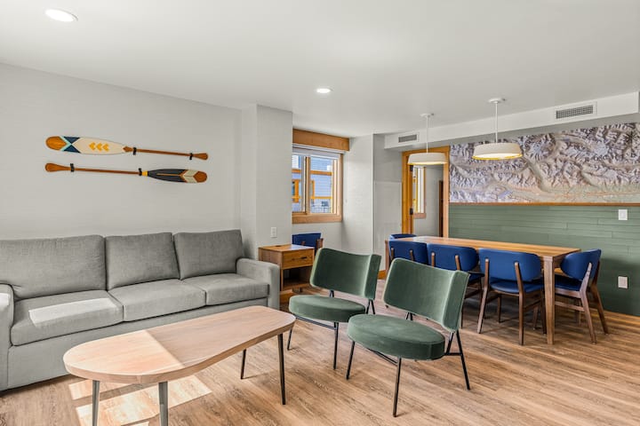 Spacious 3br Condo | Fully-equipped Kitchen - Banff