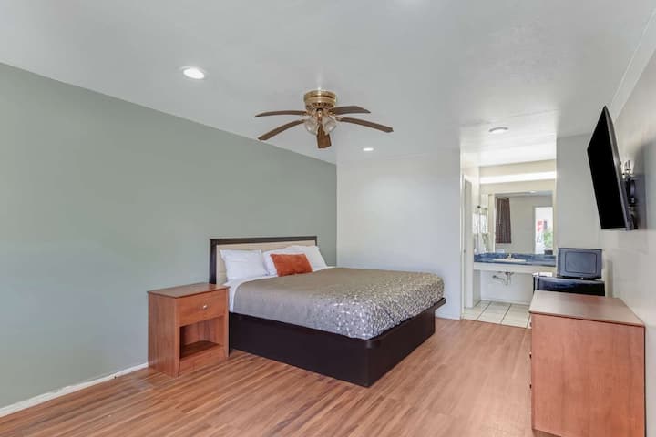 Cozy Room Ideal For Downtown San Antonio Visits - San Antonio, TX