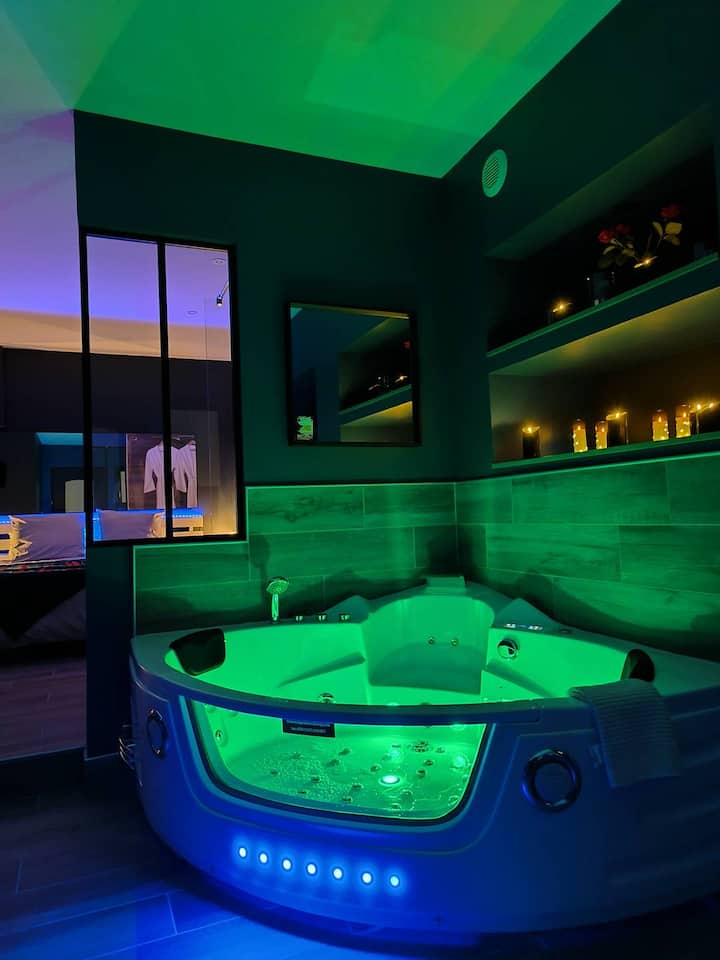 Studio Love Room Avec Baignoire Balnéo I Privatif - Bourg-Argental