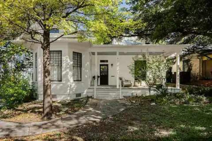 Charming 5 Bedroom Home In Austin - Austin, TX