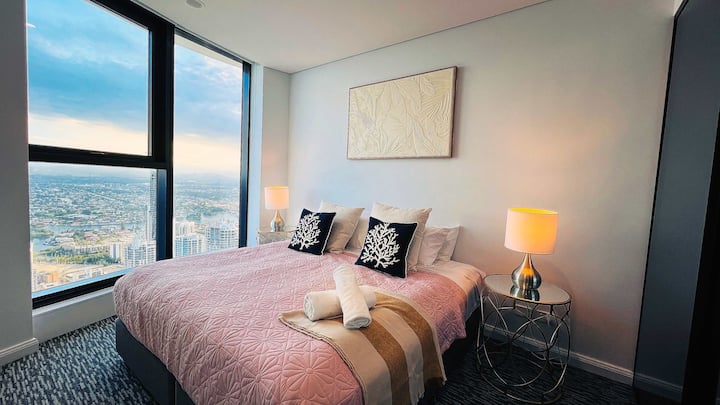 Beachside Bliss Stunning Views, Steps To Shore - Surfers Paradise